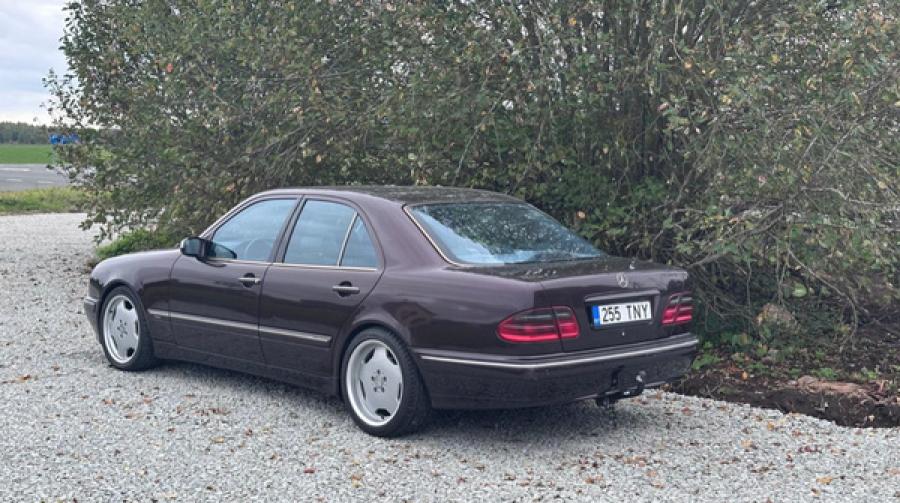Violets Mercedes-Benz E 270 2001 Tallina, ar dzinēja tilpumu 0.00 L un nobraukumu 375 tūkst. km par 8900 €, foto 5 vietnē AUTOMOTO.COM.LV