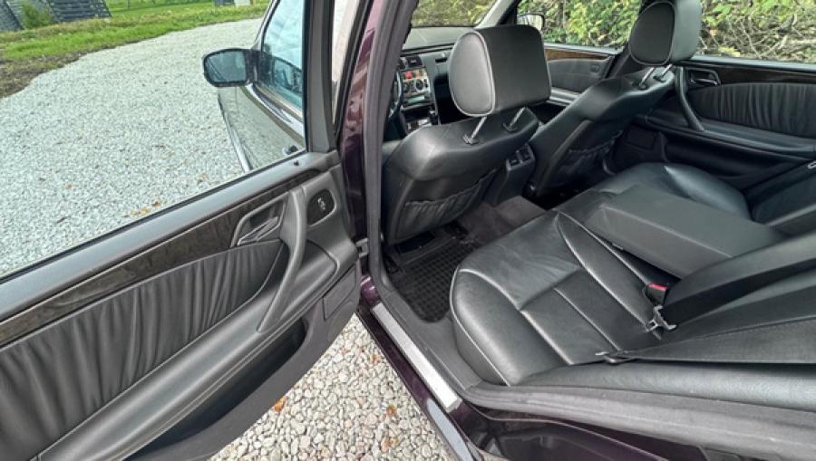Violets Mercedes-Benz E 270 2001 Tallina, ar dzinēja tilpumu 0.00 L un nobraukumu 375 tūkst. km par 8900 €, foto 9 vietnē AUTOMOTO.COM.LV