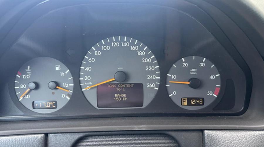 Violets Mercedes-Benz E 270 2001 Tallina, ar dzinēja tilpumu 0.00 L un nobraukumu 375 tūkst. km par 8900 €, foto 11 vietnē AUTOMOTO.COM.LV