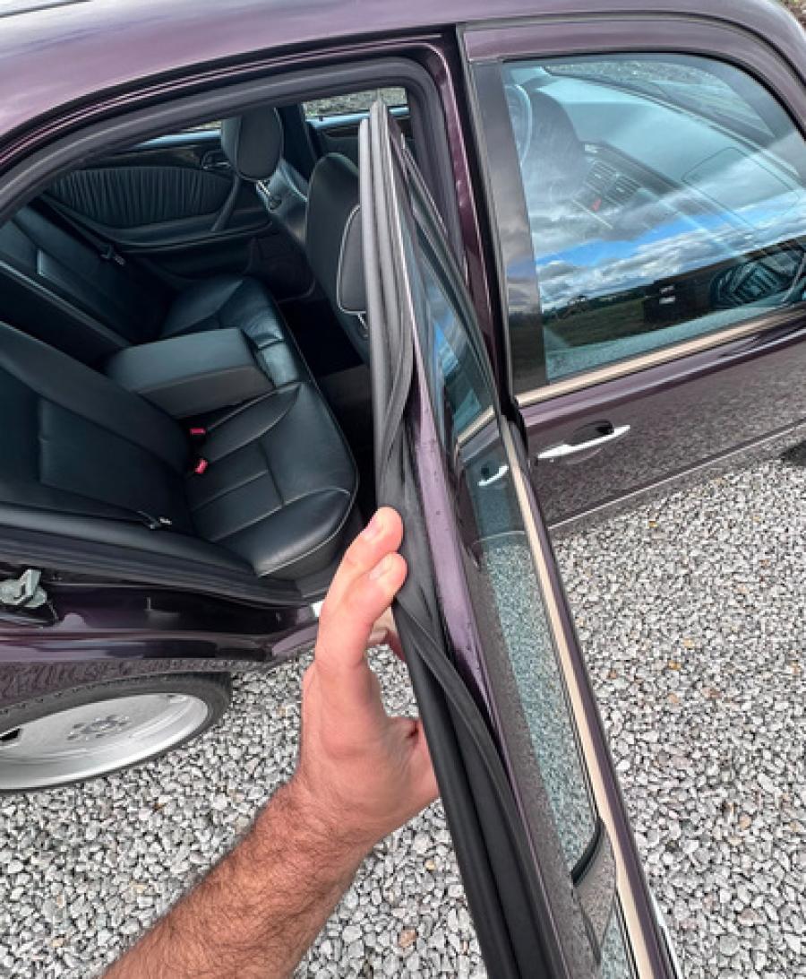 Violets Mercedes-Benz E 270 2001 Tallina, ar dzinēja tilpumu 0.00 L un nobraukumu 375 tūkst. km par 8900 €, foto 14 vietnē AUTOMOTO.COM.LV