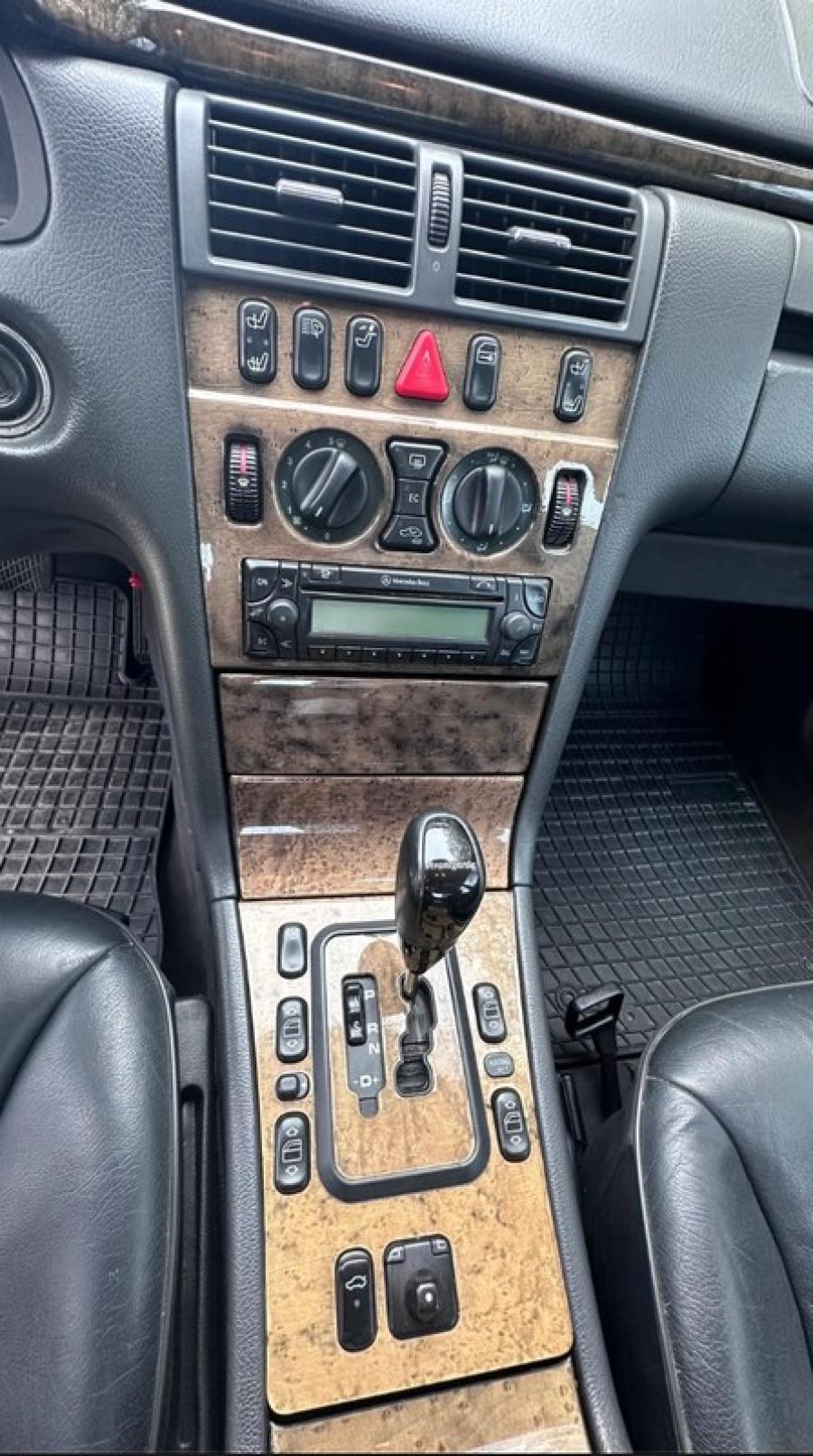 Violets Mercedes-Benz E 270 2001 Tallina, ar dzinēja tilpumu 0.00 L un nobraukumu 375 tūkst. km par 8900 €, foto 25 vietnē AUTOMOTO.COM.LV