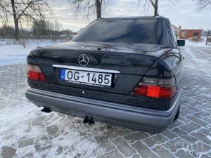 Melns Mercedes-Benz E 280 1995 Jelgava, ar dzinēja tilpumu 2.80 L un nobraukumu 249 tūkst. km par 9100 €, foto 4 vietnē AUTOMOTO.COM.LV