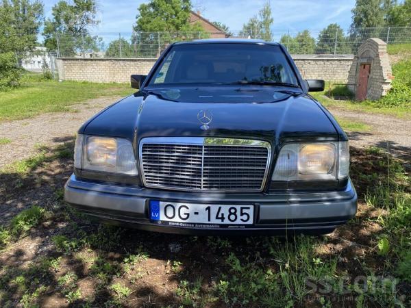 Black Mercedes-Benz E 280 1995 in Jelgava, with an engine capacity of 2.80 L and mileage of 250 thousand km for 7500 €, photo 7 on AUTOMOTO.COM.LV