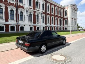 Black Mercedes-Benz E 280 1995 in Jelgava, with an engine capacity of 2.80 L and mileage of 252 thousand km for 7990 €, photo  on AUTOMOTO.COM.LV