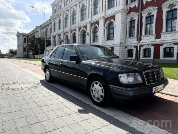 Black Mercedes-Benz E 280 1995 in Jelgava, with an engine capacity of 2.80 L and mileage of 252 thousand km for 7990 €, photo 8 on AUTOMOTO.COM.LV
