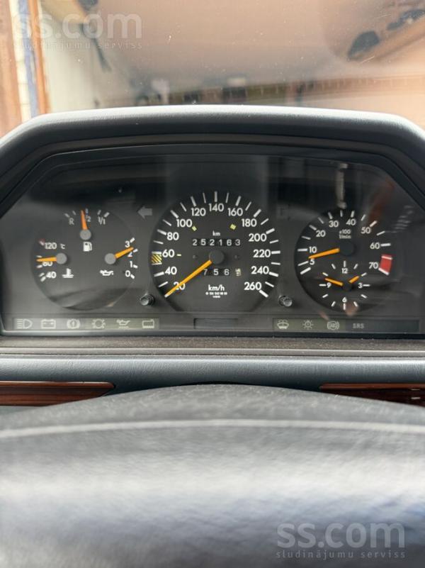 Black Mercedes-Benz E 280 1995 in Jelgava, with an engine capacity of 2.80 L and mileage of 252 thousand km for 7990 €, photo 11 on AUTOMOTO.COM.LV
