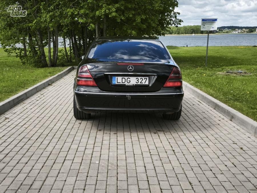 Black Mercedes-Benz E 280 2004 in Telschi, with an engine capacity of 3.20 L and mileage of 350 thousand km for 2650 €, photo 3 on AUTOMOTO.COM.LV