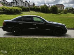 Black Mercedes-Benz E 280 2004 in Telschi, with an engine capacity of 3.20 L and mileage of 350 thousand km for 2650 €, photo 4 on AUTOMOTO.COM.LV