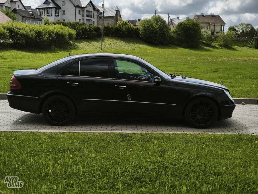 Black Mercedes-Benz E 280 2004 in Telschi, with an engine capacity of 3.20 L and mileage of 350 thousand km for 2650 €, photo 4 on AUTOMOTO.COM.LV