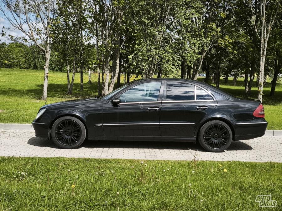 Black Mercedes-Benz E 280 2004 in Telschi, with an engine capacity of 3.20 L and mileage of 350 thousand km for 2650 €, photo 5 on AUTOMOTO.COM.LV