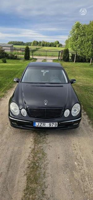 Melns Mercedes-Benz E 280 2004 Klaipėda, ar dzinēja tilpumu 3.20 L un nobraukumu 460 tūkst. km par 3200 €, foto  vietnē AUTOMOTO.COM.LV