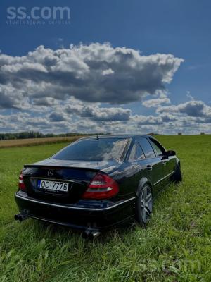Black Mercedes-Benz E 280 2004 in Aluksne, with an engine capacity of 3.20 L and mileage of 314 thousand km for 2700 €, photo 3 on AUTOMOTO.COM.LV