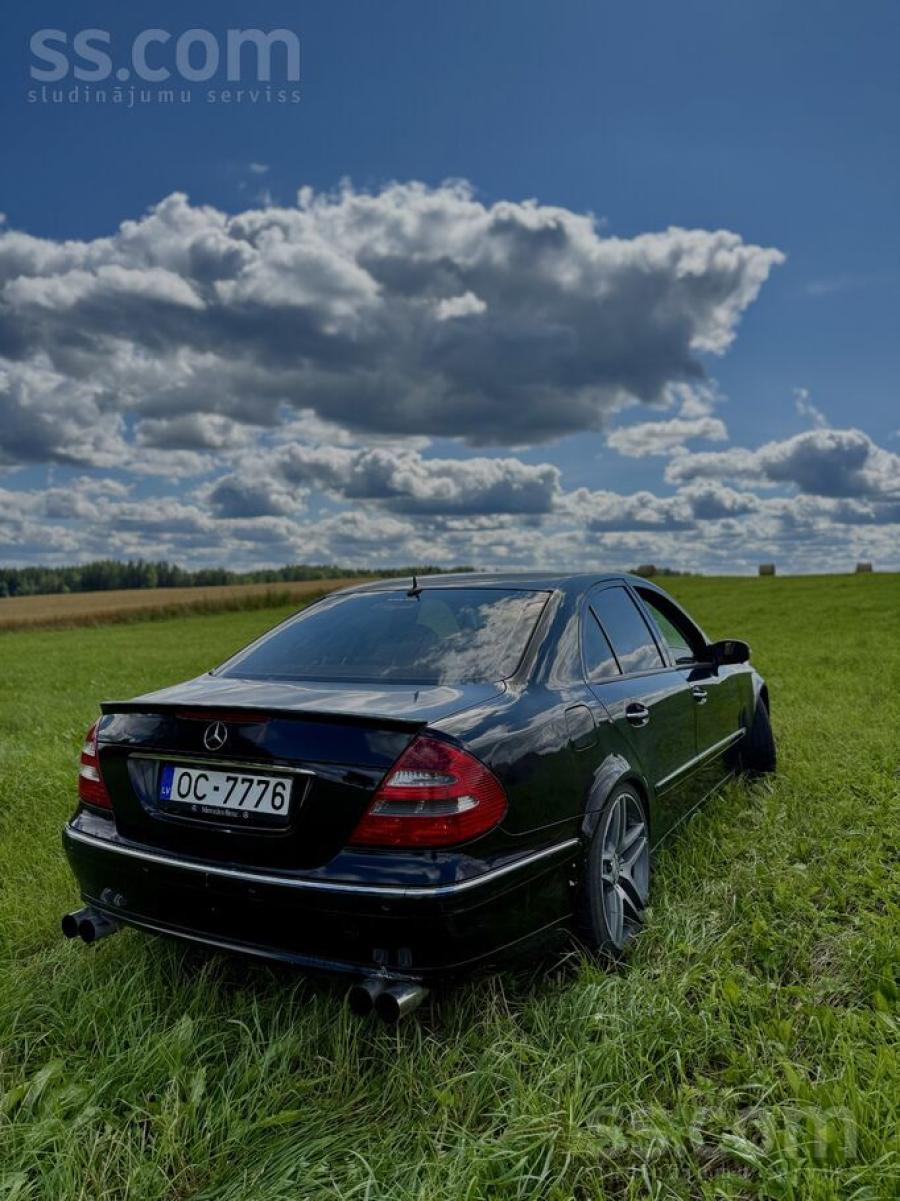 Black Mercedes-Benz E 280 2004 in Aluksne, with an engine capacity of 3.20 L and mileage of 314 thousand km for 2700 €, photo 3 on AUTOMOTO.COM.LV