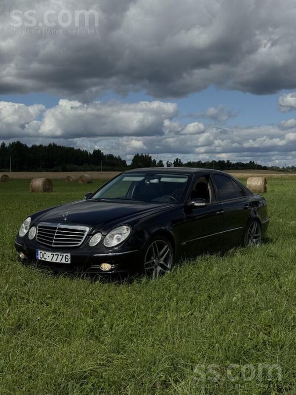 Black Mercedes-Benz E 280 2004 in Aluksne, with an engine capacity of 3.20 L and mileage of 314 thousand km for 2700 €, photo 3 on AUTOMOTO.COM.LV