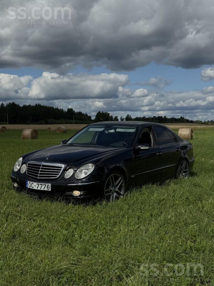 Black Mercedes-Benz E 280 2004 in Aluksne, with an engine capacity of 3.20 L and mileage of 314 thousand km for 2700 €, photo 4 on AUTOMOTO.COM.LV