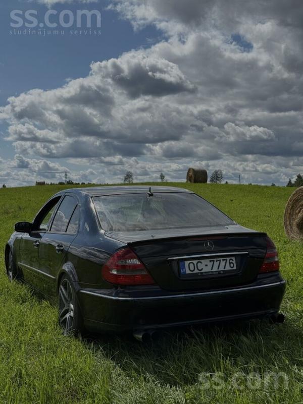 Black Mercedes-Benz E 280 2004 in Aluksne, with an engine capacity of 3.20 L and mileage of 314 thousand km for 2700 €, photo 4 on AUTOMOTO.COM.LV