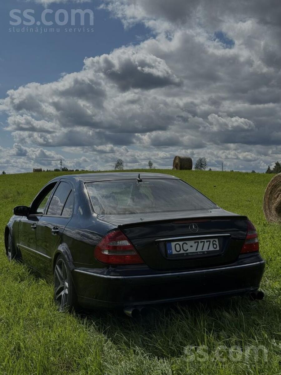 Black Mercedes-Benz E 280 2004 in Aluksne, with an engine capacity of 3.20 L and mileage of 314 thousand km for 2700 €, photo 5 on AUTOMOTO.COM.LV