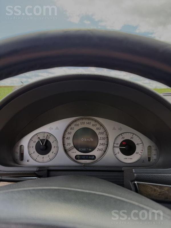 Black Mercedes-Benz E 280 2004 in Aluksne, with an engine capacity of 3.20 L and mileage of 314 thousand km for 2700 €, photo 5 on AUTOMOTO.COM.LV