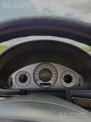 Black Mercedes-Benz E 280 2004 in Aluksne, with an engine capacity of 3.20 L and mileage of 314 thousand km for 2700 €, photo 6 on AUTOMOTO.COM.LV