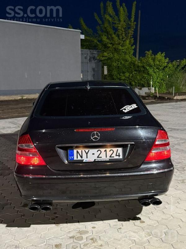 Black Mercedes-Benz E 280 2005 in Daugavpils, with an engine capacity of 3.00 L and mileage of 308 thousand km for 2690 €, photo 8 on AUTOMOTO.COM.LV