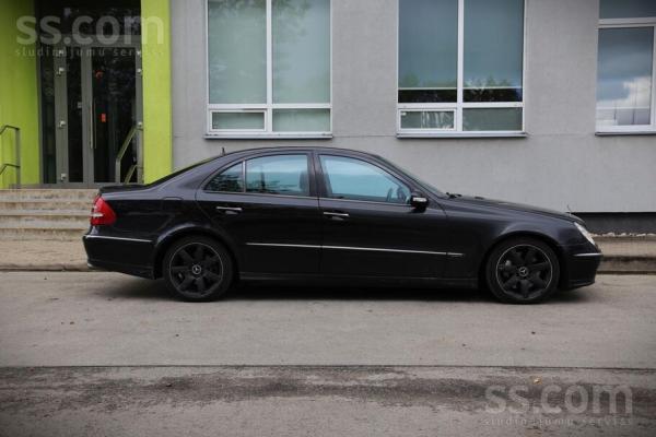 Melns Mercedes-Benz E 280 2005 Rīga, ar dzinēja tilpumu 3.00 L un nobraukumu 0 tūkst. km par 3990 €, foto 3 vietnē AUTOMOTO.COM.LV