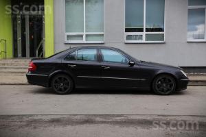 Melns Mercedes-Benz E 280 2005 Rīga, ar dzinēja tilpumu 3.00 L un nobraukumu 0 tūkst. km par 3990 €, foto 3 vietnē AUTOMOTO.COM.LV