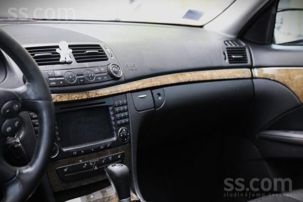 Melns Mercedes-Benz E 280 2005 Rīga, ar dzinēja tilpumu 3.00 L un nobraukumu 0 tūkst. km par 3990 €, foto 9 vietnē AUTOMOTO.COM.LV