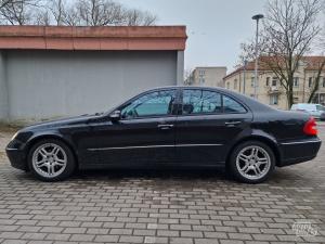 Black Mercedes-Benz E 280 2005 in Klaipeda, with an engine capacity of 3.00 L and mileage of 280 thousand km for 3500 €, photo 8 on AUTOMOTO.COM.LV