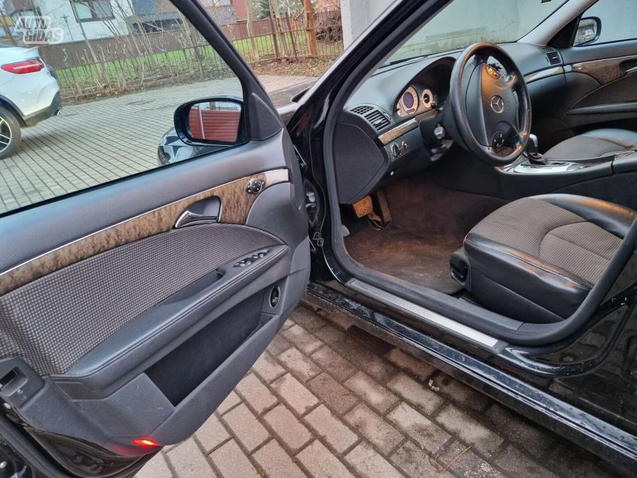 Black Mercedes-Benz E 280 2005 in Klaipeda, with an engine capacity of 3.00 L and mileage of 280 thousand km for 3500 €, photo 13 on AUTOMOTO.COM.LV