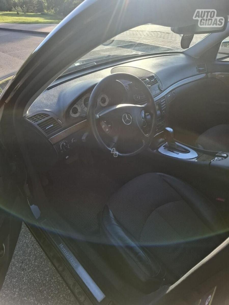 Melns Mercedes-Benz E 280 2005 Zarasai, ar dzinēja tilpumu 3.20 L un nobraukumu 425 tūkst. km par 2600 €, foto 10 vietnē AUTOMOTO.COM.LV