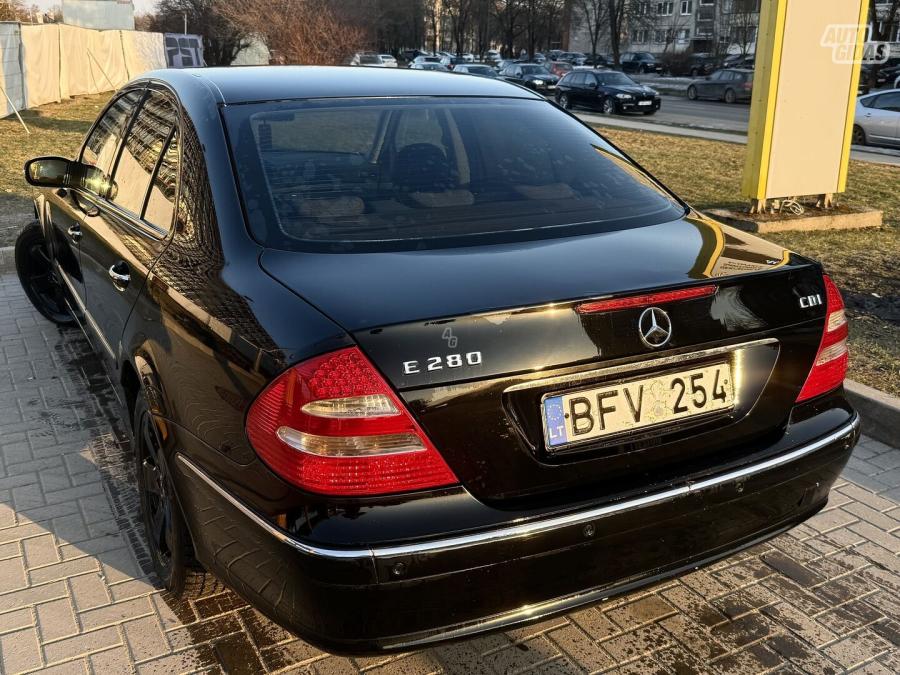 Melns Mercedes-Benz E 280 2006 Kauņa, ar dzinēja tilpumu 3.20 L un nobraukumu 426 tūkst. km par 1750 €, foto 1 vietnē AUTOMOTO.COM.LV