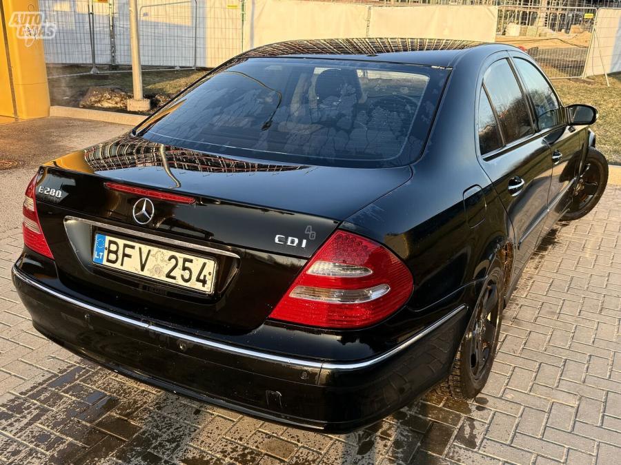 Melns Mercedes-Benz E 280 2006 Kauņa, ar dzinēja tilpumu 3.20 L un nobraukumu 426 tūkst. km par 1750 €, foto 3 vietnē AUTOMOTO.COM.LV