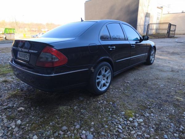Black Mercedes-Benz E 280 2006 in Kaunas, with an engine capacity of 3.00 L and mileage of 338 thousand km for 4300 €, photo 7 on AUTOMOTO.COM.LV