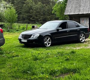 Черный Мерседес Е 280 2006 в Каунас, объемом двигателя 3.00 л и пробегом 350 тыс. км за 2499 €, фото 16 на AUTOMOTO.COM.LV