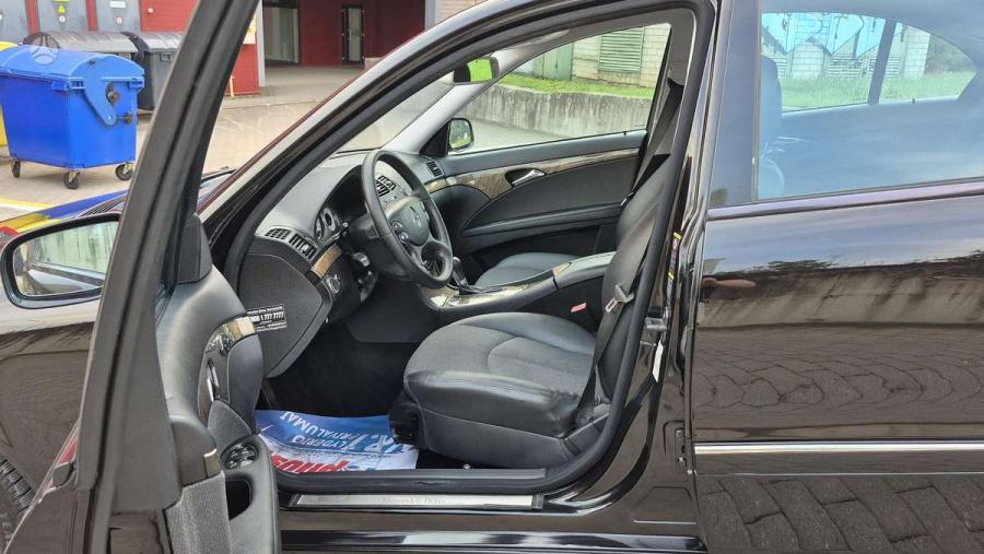 Melns Mercedes-Benz E 280 2006 Utena, ar dzinēja tilpumu 2.99 L un nobraukumu 278 tūkst. km par 4499 €, foto 23 vietnē AUTOMOTO.COM.LV