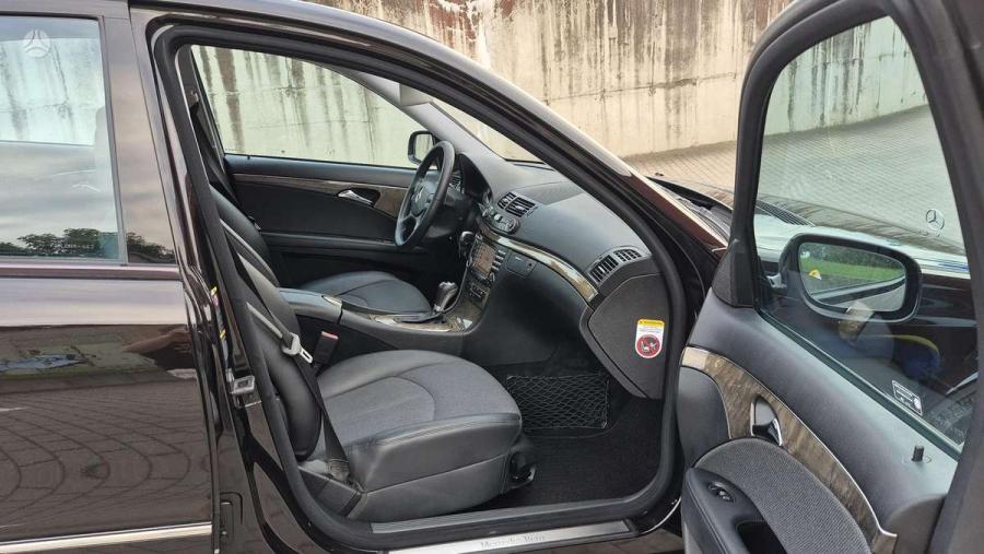 Melns Mercedes-Benz E 280 2006 Utena, ar dzinēja tilpumu 2.99 L un nobraukumu 278 tūkst. km par 4499 €, foto 27 vietnē AUTOMOTO.COM.LV