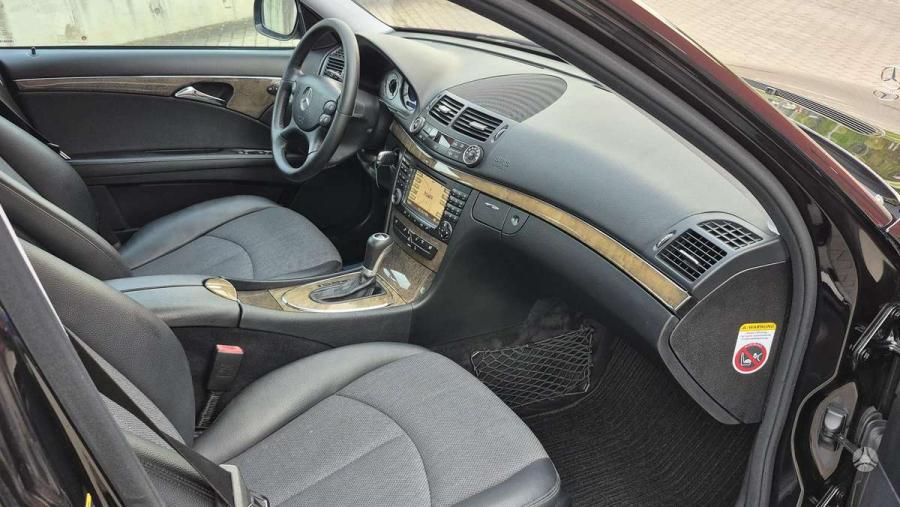 Melns Mercedes-Benz E 280 2006 Utena, ar dzinēja tilpumu 2.99 L un nobraukumu 278 tūkst. km par 4499 €, foto 28 vietnē AUTOMOTO.COM.LV