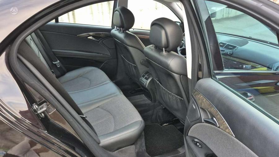 Melns Mercedes-Benz E 280 2006 Utena, ar dzinēja tilpumu 2.99 L un nobraukumu 278 tūkst. km par 4499 €, foto 30 vietnē AUTOMOTO.COM.LV