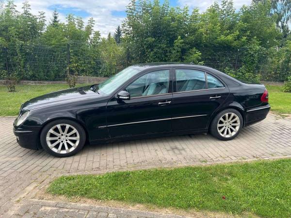 Black Mercedes-Benz E 280 2006 in Vilnius, with an engine capacity of 2.99 L and mileage of 416 thousand km for 2500 €, photo 4 on AUTOMOTO.COM.LV