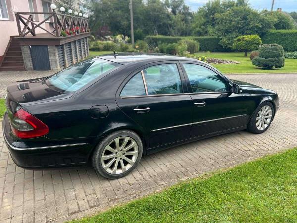 Black Mercedes-Benz E 280 2006 in Vilnius, with an engine capacity of 2.99 L and mileage of 416 thousand km for 2500 €, photo 5 on AUTOMOTO.COM.LV