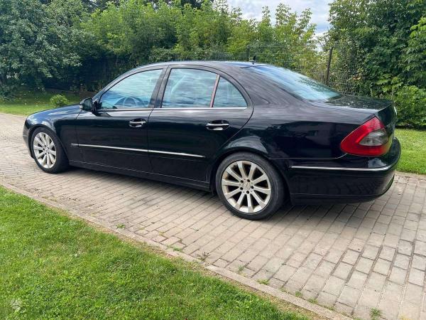 Black Mercedes-Benz E 280 2006 in Vilnius, with an engine capacity of 2.99 L and mileage of 416 thousand km for 2500 €, photo 7 on AUTOMOTO.COM.LV