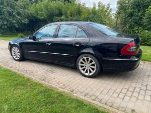 Черный Мерседес Е 280 2006 в Вильнюс, объемом двигателя 2.99 л и пробегом 416 тыс. км за 2500 €, фото 8 на AUTOMOTO.COM.LV