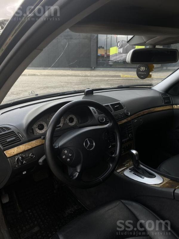 Melns Mercedes-Benz E 280 2006 Rīga, ar dzinēja tilpumu 3.00 L un nobraukumu 400 tūkst. km par 1500 €, foto 7 vietnē AUTOMOTO.COM.LV