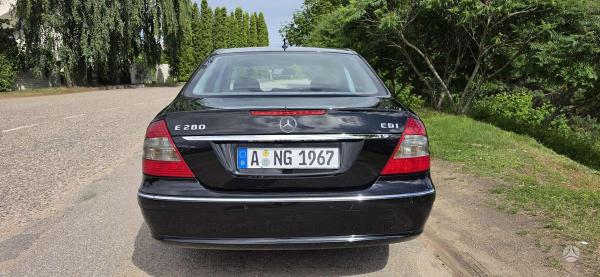 Black Mercedes-Benz E 280 2007 in Kaunas, with an engine capacity of 2.99 L and mileage of 315 thousand km for 5999 €, photo 4 on AUTOMOTO.COM.LV