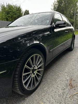 Melns Mercedes-Benz E 280 2007 Tallina, ar dzinēja tilpumu 3.00 L un nobraukumu 376 tūkst. km par 6500 €, foto 19 vietnē AUTOMOTO.COM.LV