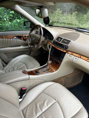 Melns Mercedes-Benz E 280 2007 Tallina, ar dzinēja tilpumu 3.00 L un nobraukumu 376 tūkst. km par 6500 €, foto 27 vietnē AUTOMOTO.COM.LV