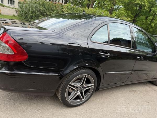 Черный Мерседес Е 280 2008 в Рига, объемом двигателя 2.80 л и пробегом 250 тыс. км за 5800 €, фото 4 на AUTOMOTO.COM.LV