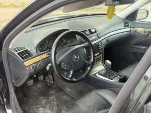 Melns Mercedes-Benz E 280 2004 Šauļi, ar dzinēja tilpumu 3.20 L un nobraukumu 397 tūkst. km par 2500 €, foto 10 vietnē AUTOMOTO.COM.LV
