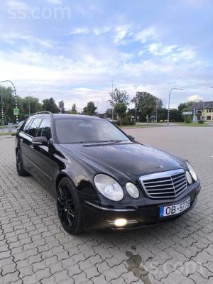 Black Mercedes-Benz E 280 2006 in Saldus, with an engine capacity of 3.00 L and mileage of 339 thousand km for 3500 €, photo 3 on AUTOMOTO.COM.LV