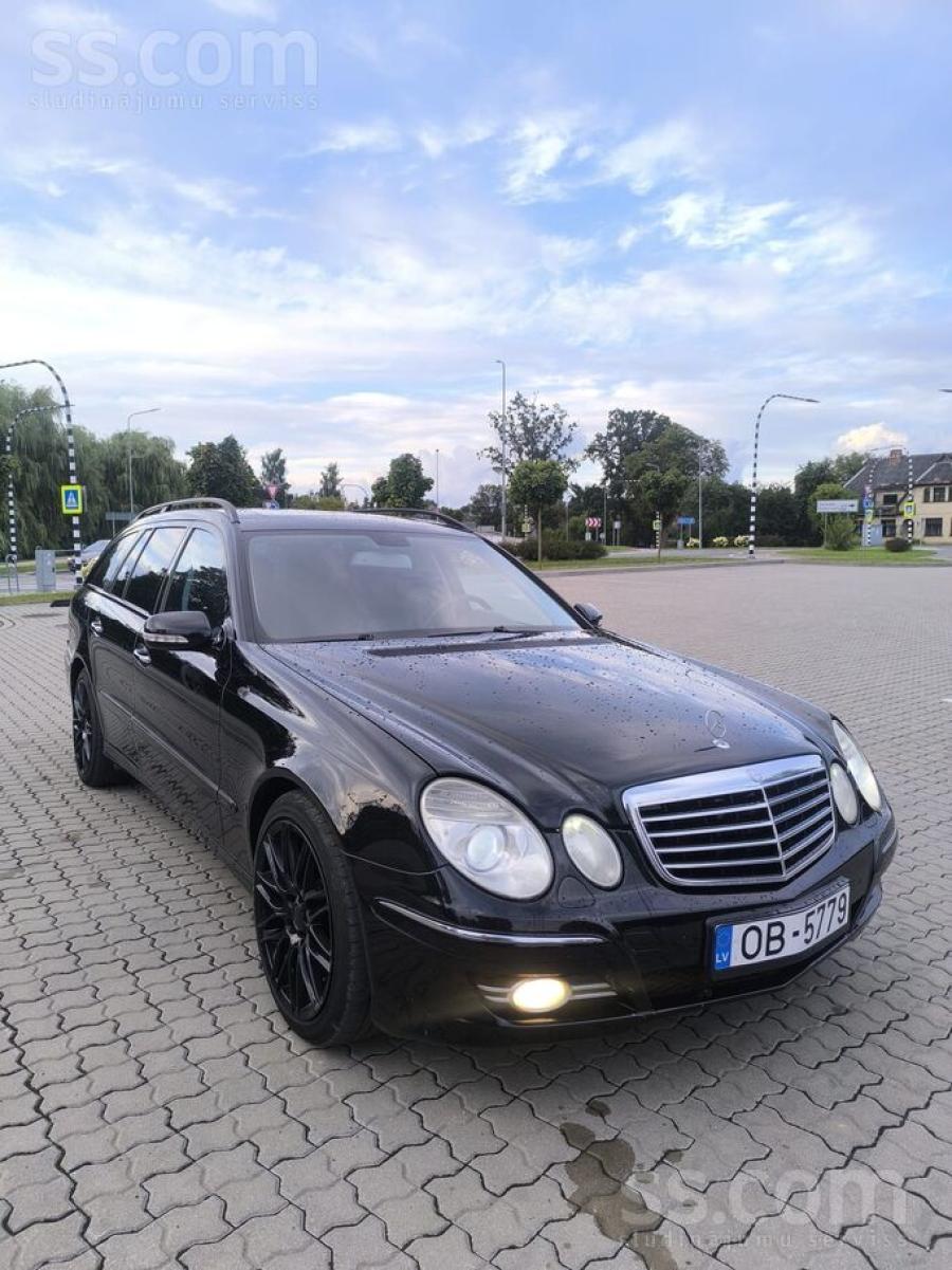 Black Mercedes-Benz E 280 2006 in Saldus, with an engine capacity of 3.00 L and mileage of 339 thousand km for 3500 €, photo 3 on AUTOMOTO.COM.LV